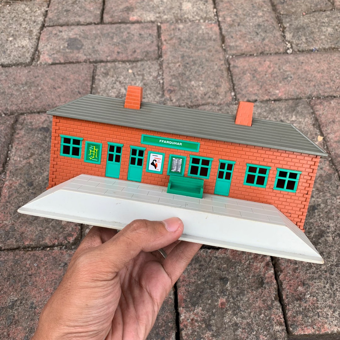Diorama stasiun thomas, Toys & Collectibles, Mainan di Carousell