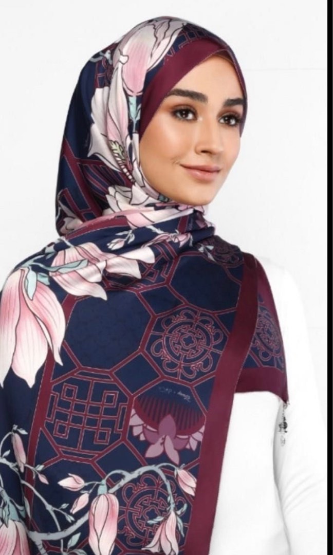 DUCK MULAN BOLD SHAWL, Women's Fashion, Muslimah Fashion, Hijabs on ...