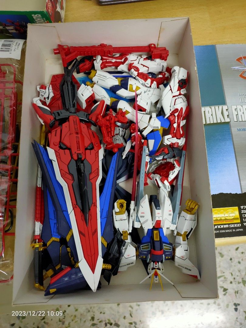 Gundam strike freedom and Astray red frame, Hobbies & Toys, Toys ...