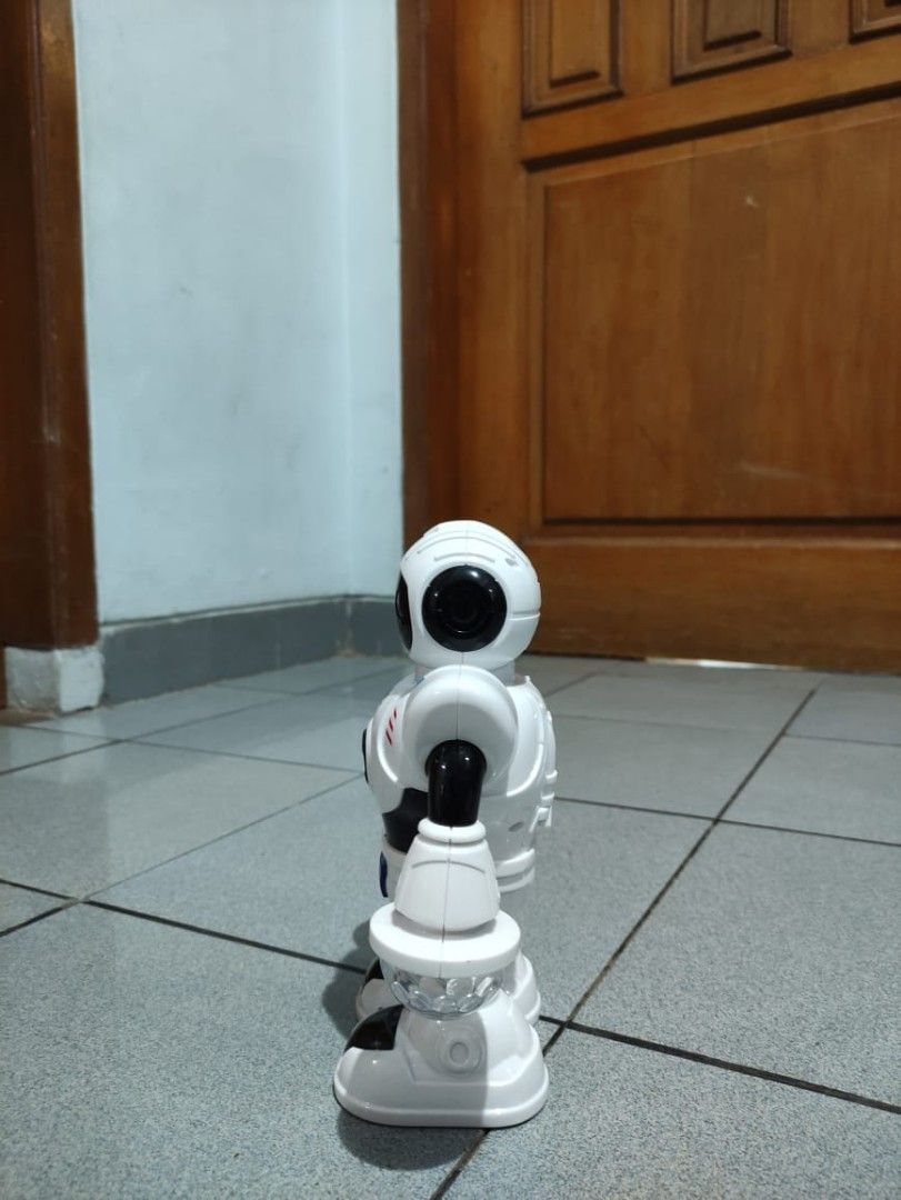 Mainan Listrik Robot dengan Musik Ringan Dazzle Menari Ruang Robot ...