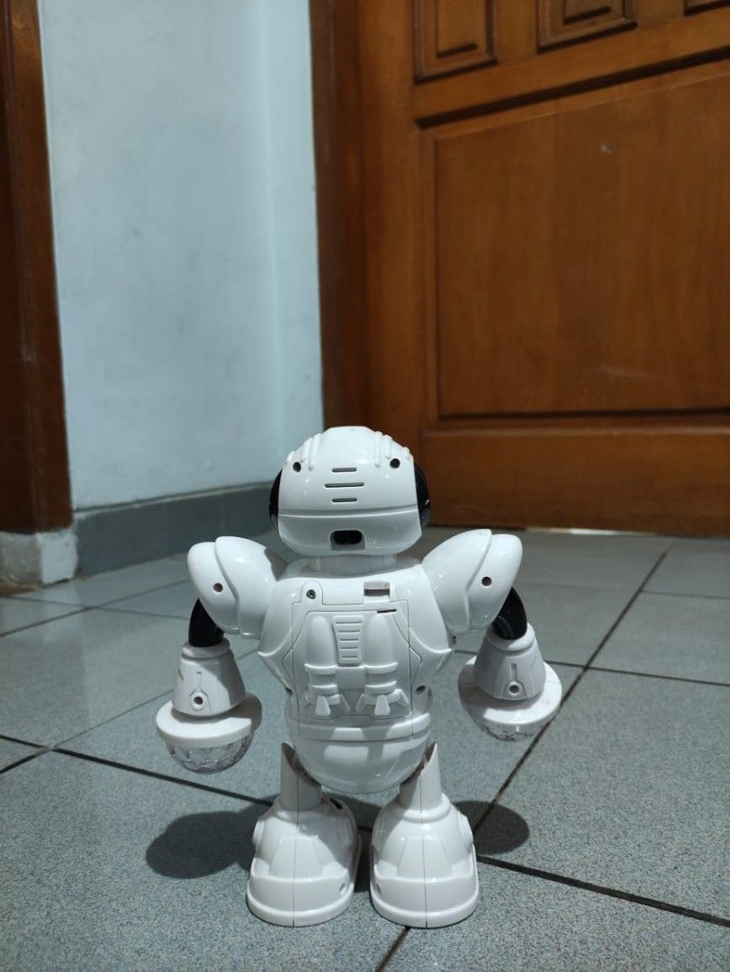 Mainan Listrik Robot dengan Musik Ringan Dazzle Menari Ruang Robot ...