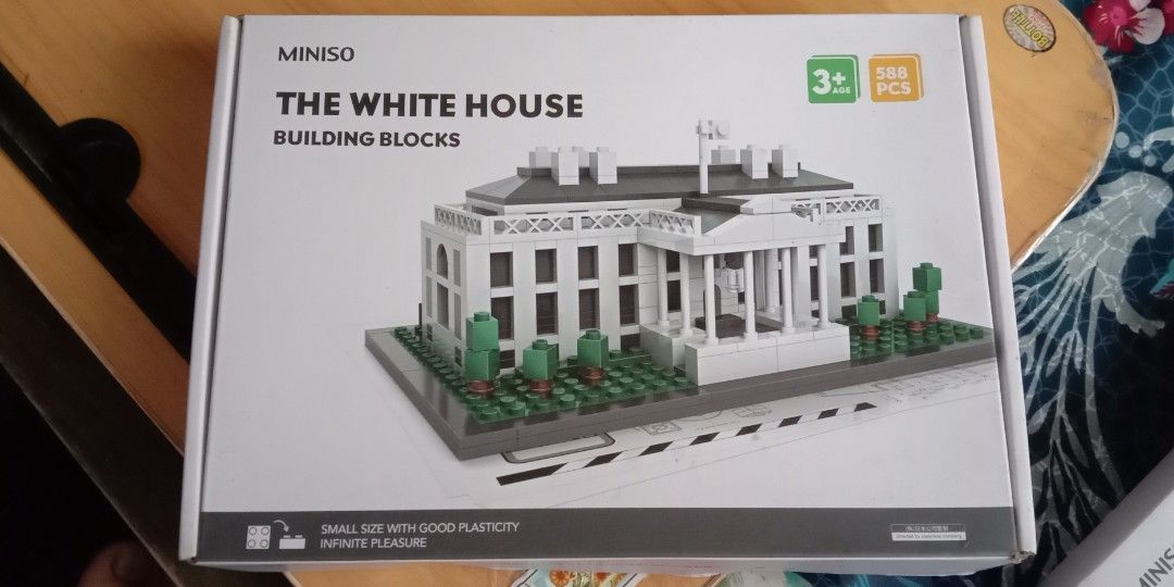 Miniso Building Blocks Set of 2, Hobbies & Toys, Toys & Games on Carousell