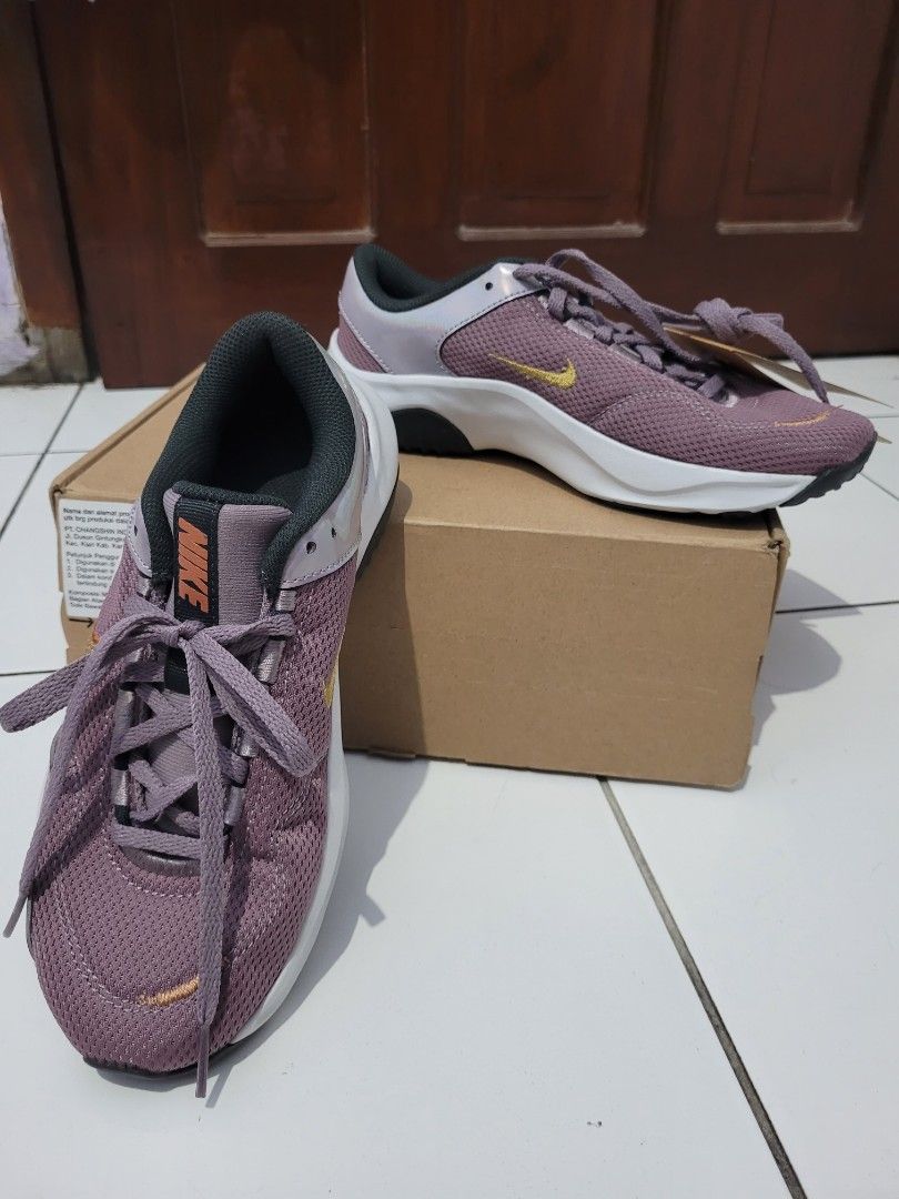 NIKE W Legend Essentials 3 NN Running Woman, Fesyen Wanita, Sepatu di ...