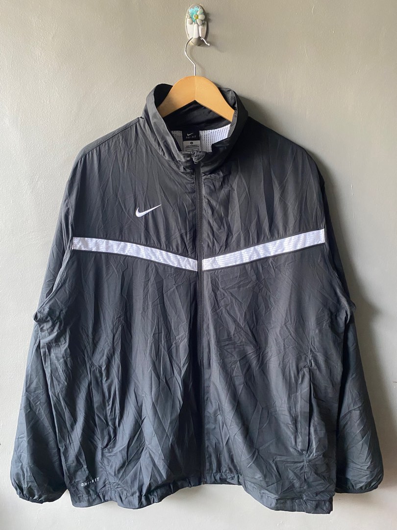 Nike Windbreaker, Men's Fashion, Coats, Jackets and Outerwear on Carousell