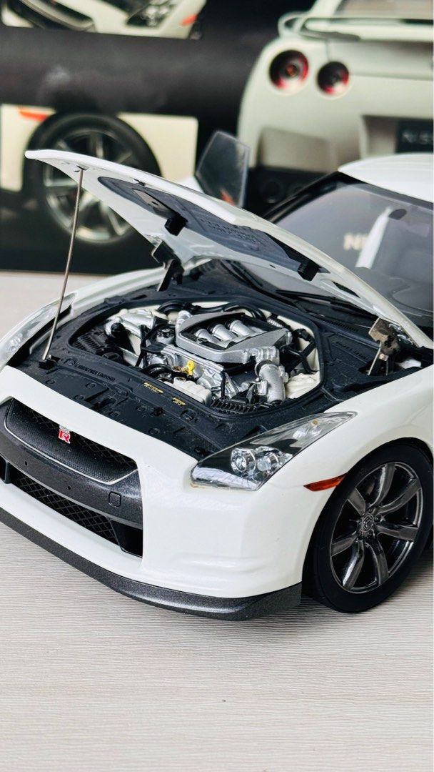 Nissan GT-R premium edition 1:18 Kyosho original die-cast model ivy ...