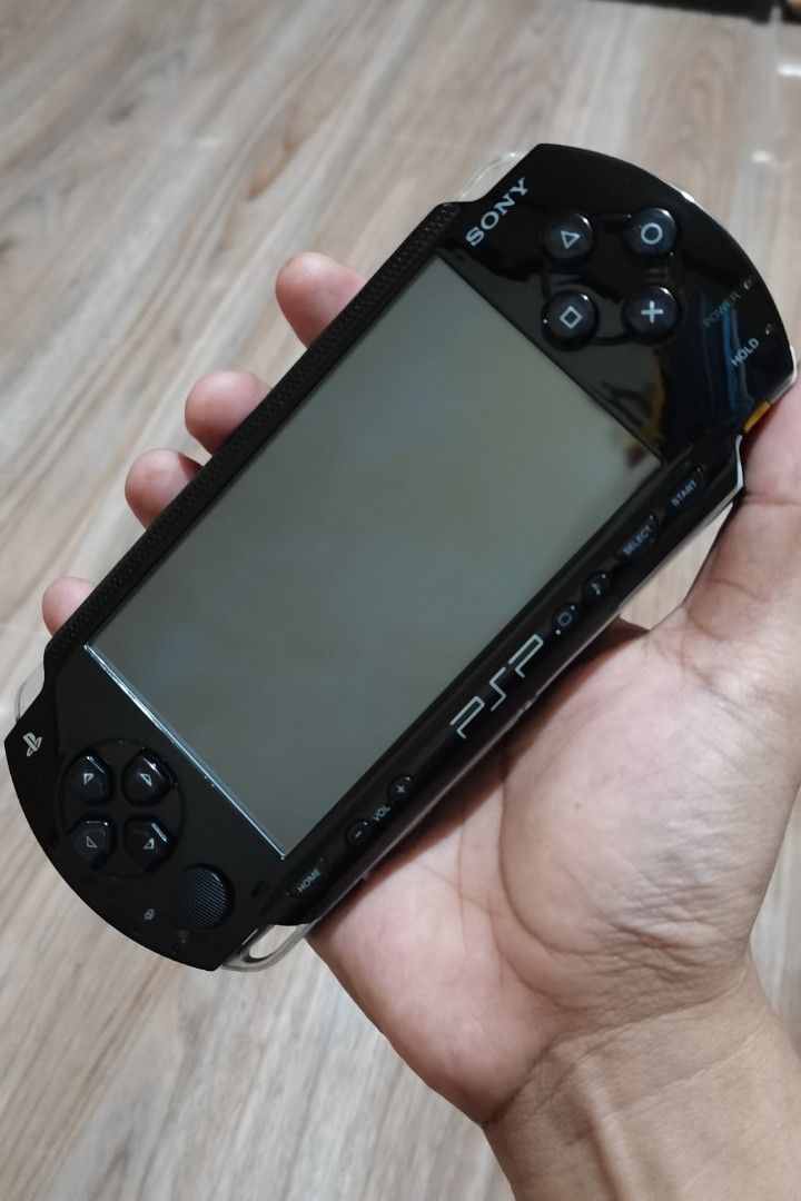 PSP 1000 Piano Black 64GB, Video Gaming, Video Game Consoles ...
