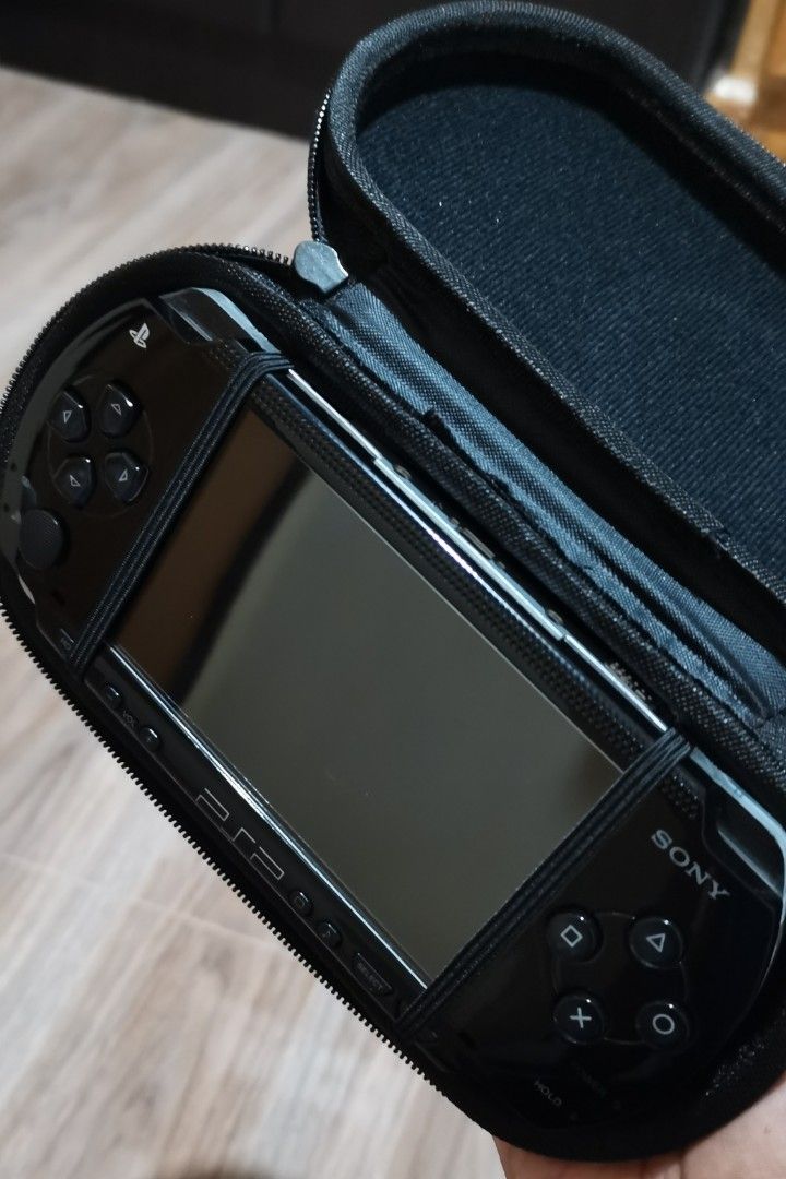 PSP 1000 Piano Black 64GB, Video Gaming, Video Game Consoles ...