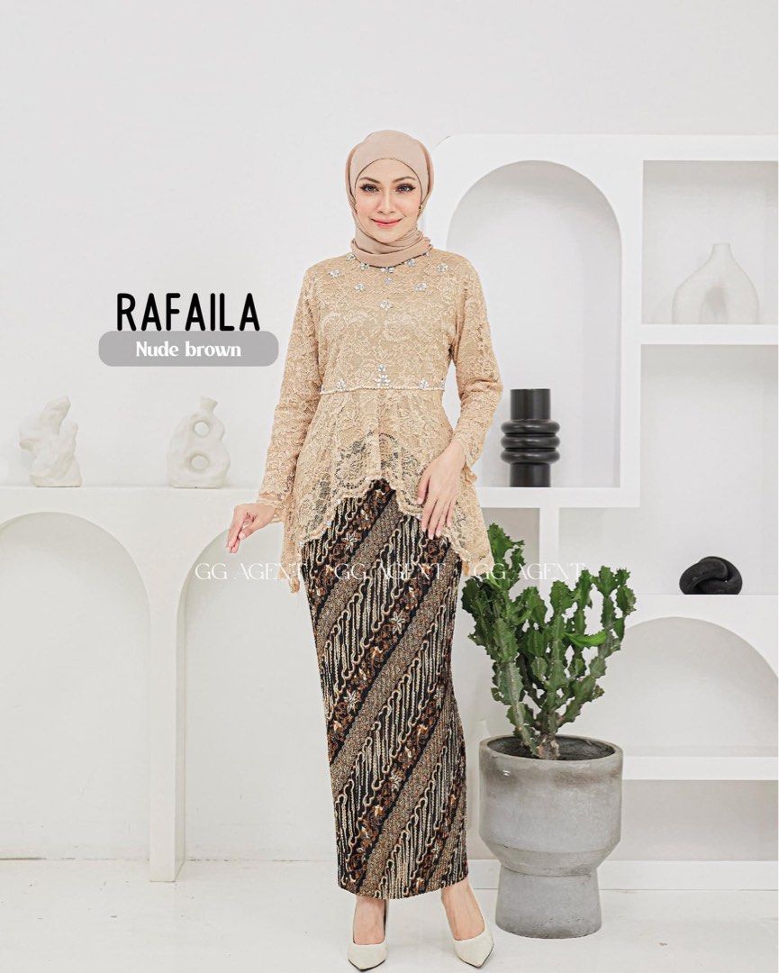RAFAILA MINI KURUNG, Women's Fashion, Muslimah Fashion, Baju Kurung ...