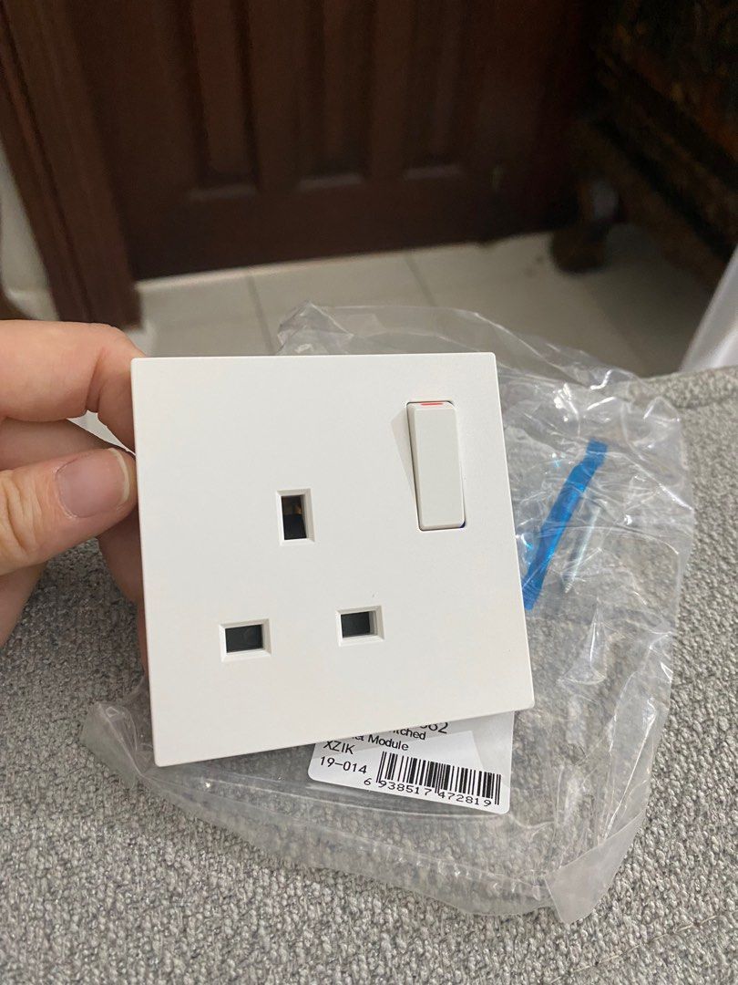 Simon i7 socket module, TV & Home Appliances, Electrical, Adaptors ...