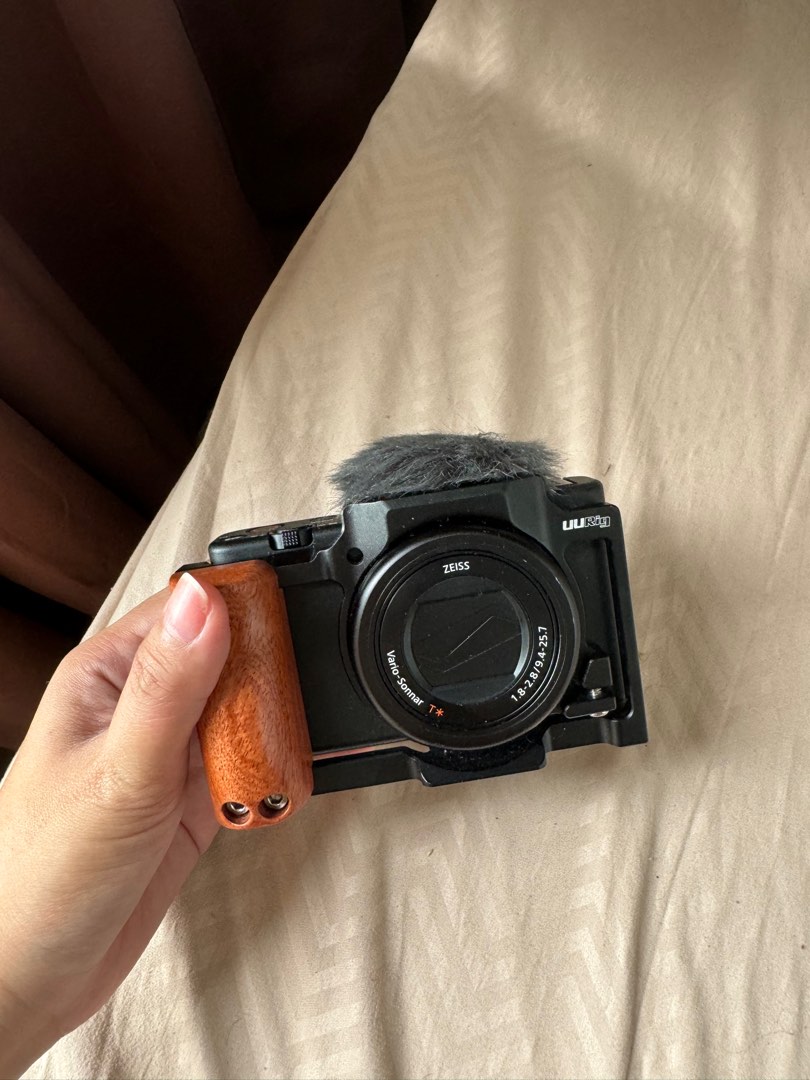 Sony zv-1 with small rig cage, Photography, Cameras on Carousell