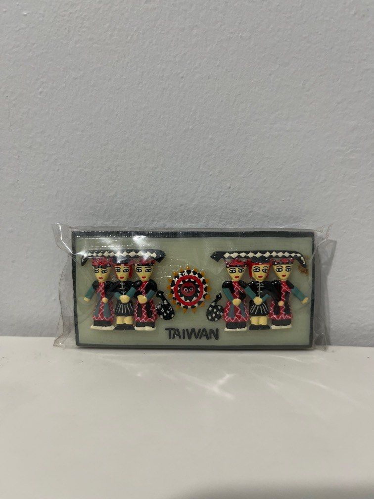 Hand painted Taiwan ref magnet, Furniture & Home Living, Home Decor ...