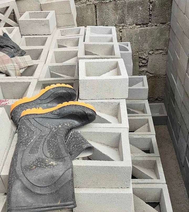 TRIANGULAR DECO BLOCKS 8X8, Commercial & Industrial, Construction ...