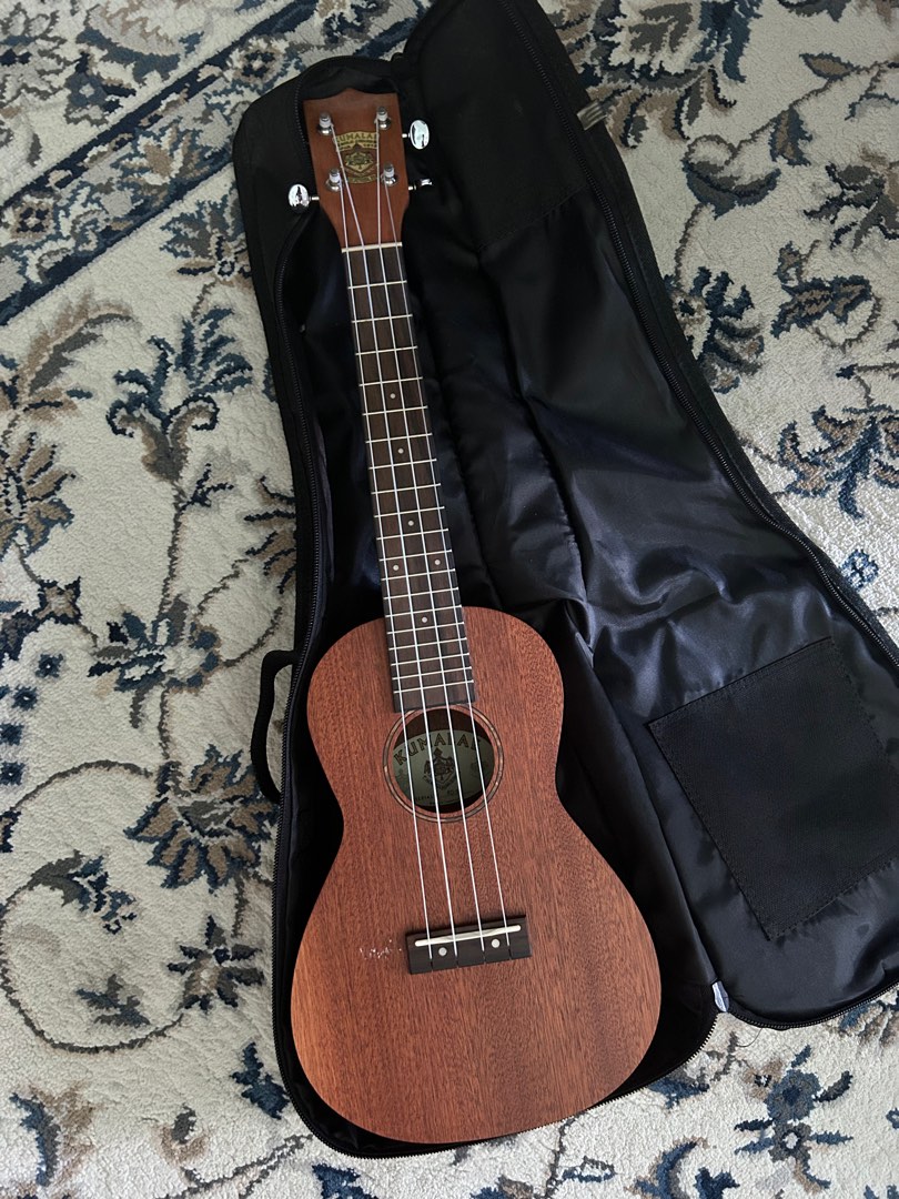 Ukulele, Hobbies & Toys, Music & Media, Musical Instruments on Carousell