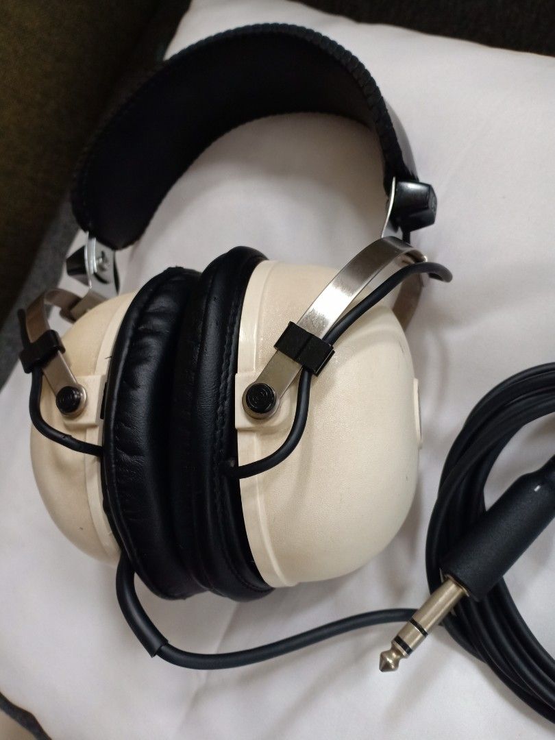 Vintage Pioneer Headphone SE-20A 8 Ohms, Audio, Headphones & Headsets on Carousell