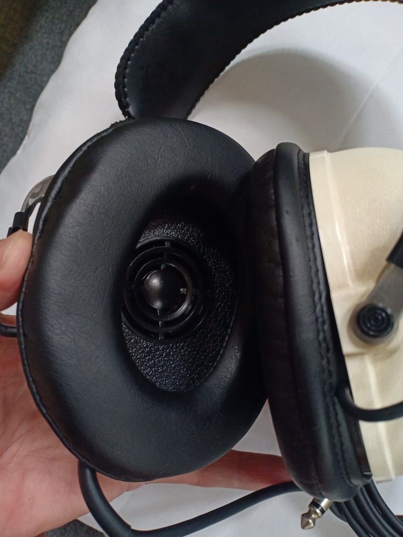 Vintage Pioneer Headphone SE-20A 8 Ohms, Audio, Headphones & Headsets on Carousell