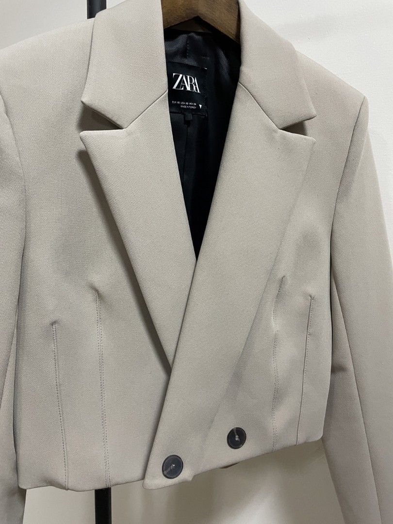 ZARA 時尚設計款 短版西裝外套 奶茶色, 她的時尚, 外套、夾克、大衣在旋轉拍賣