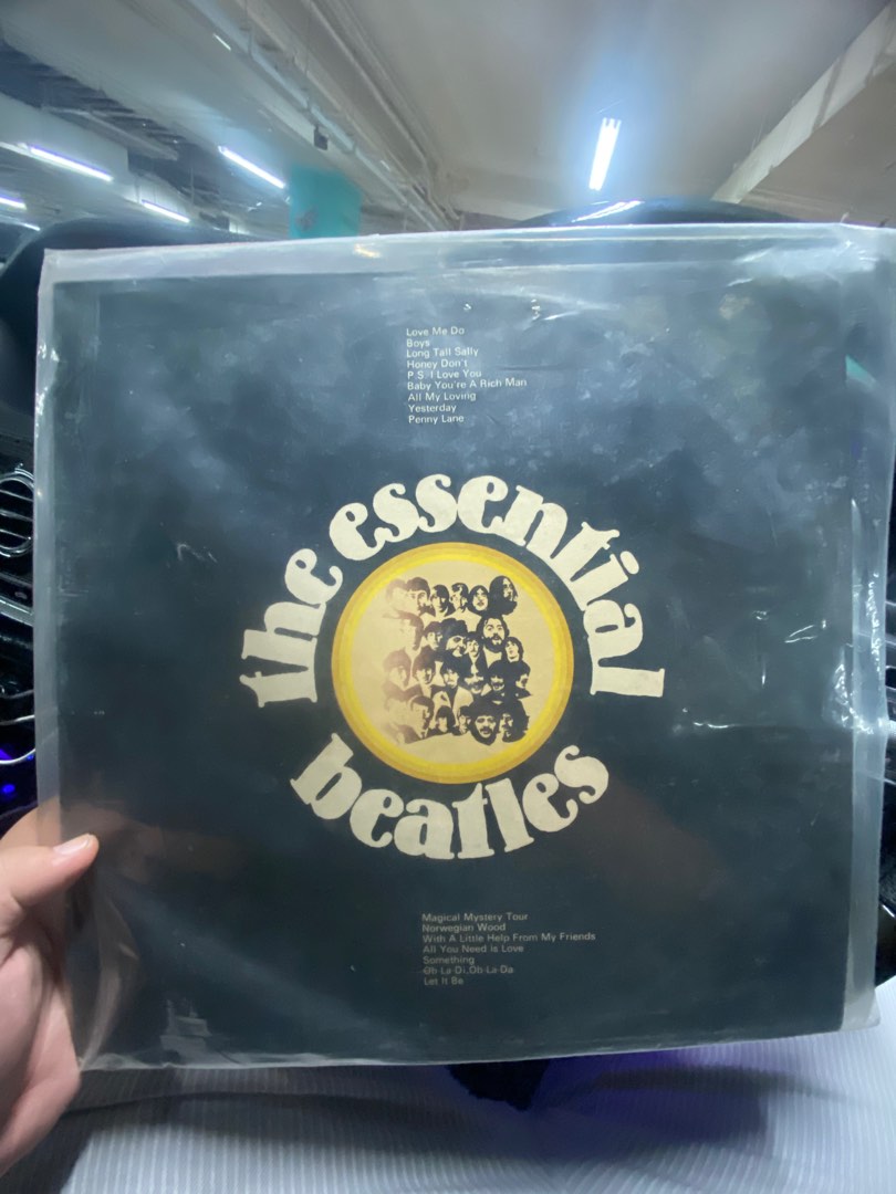 Beatles Essential Vinyl, 1972, Hobbies & Toys, Music & Media, Vinyls on ...