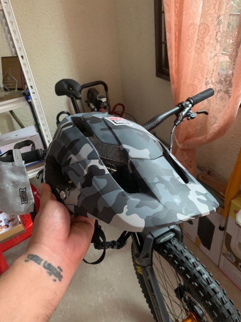 Carbull 19 L size Helmet, Sports Equipment, Bicycles & Parts, Parts ...