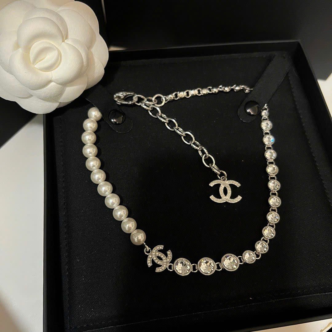 Chanel Necklace, Women's Fashion, Jewelry & Organisers, Necklaces on ...