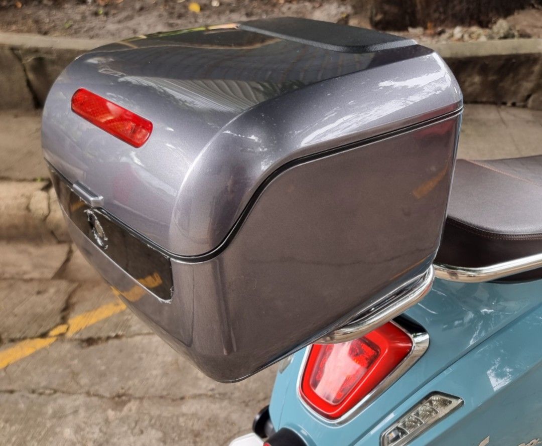 Classic Motorcycle Top Box storage Waterproof hard plastic - Gray with ...