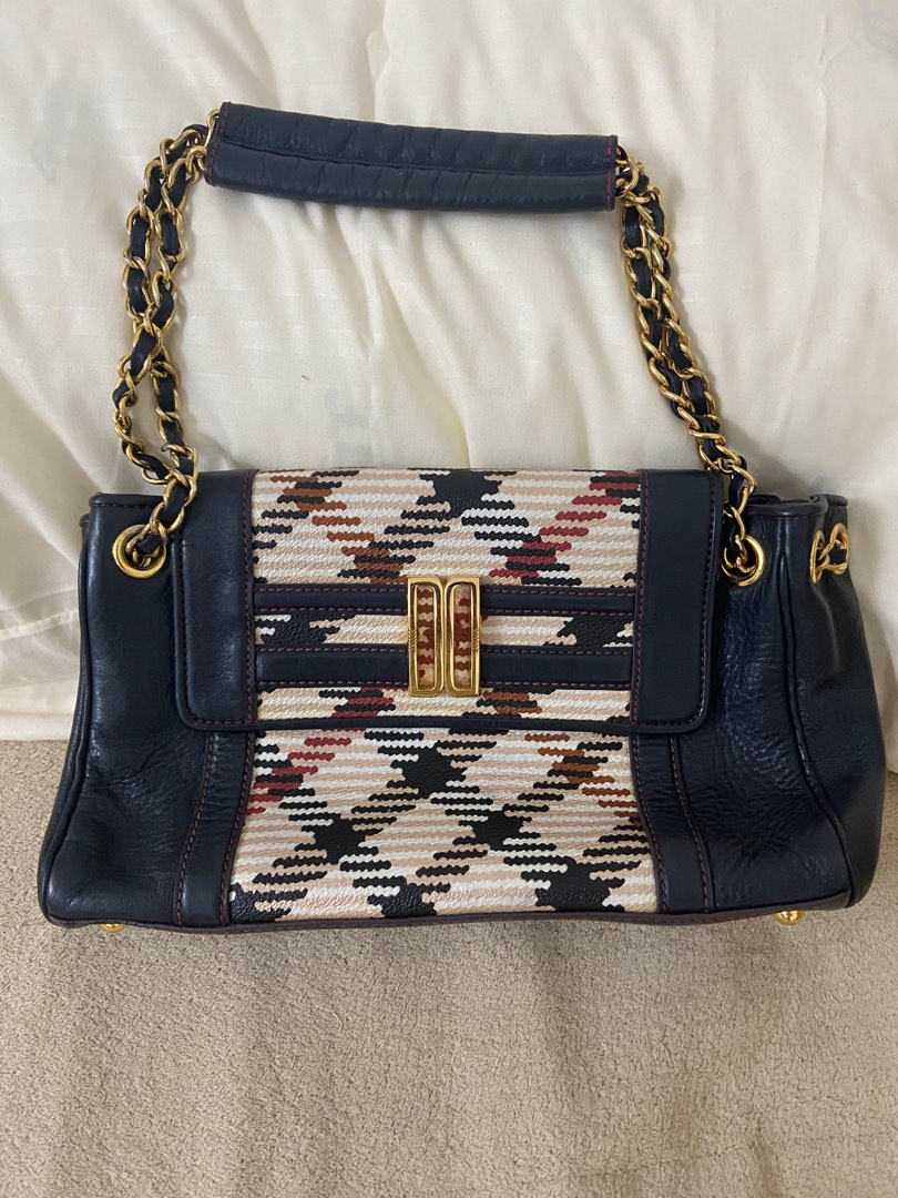 DAKS London shoulder bag, Women's Fashion, Bags & Wallets, Shoulder Bags on Carousell