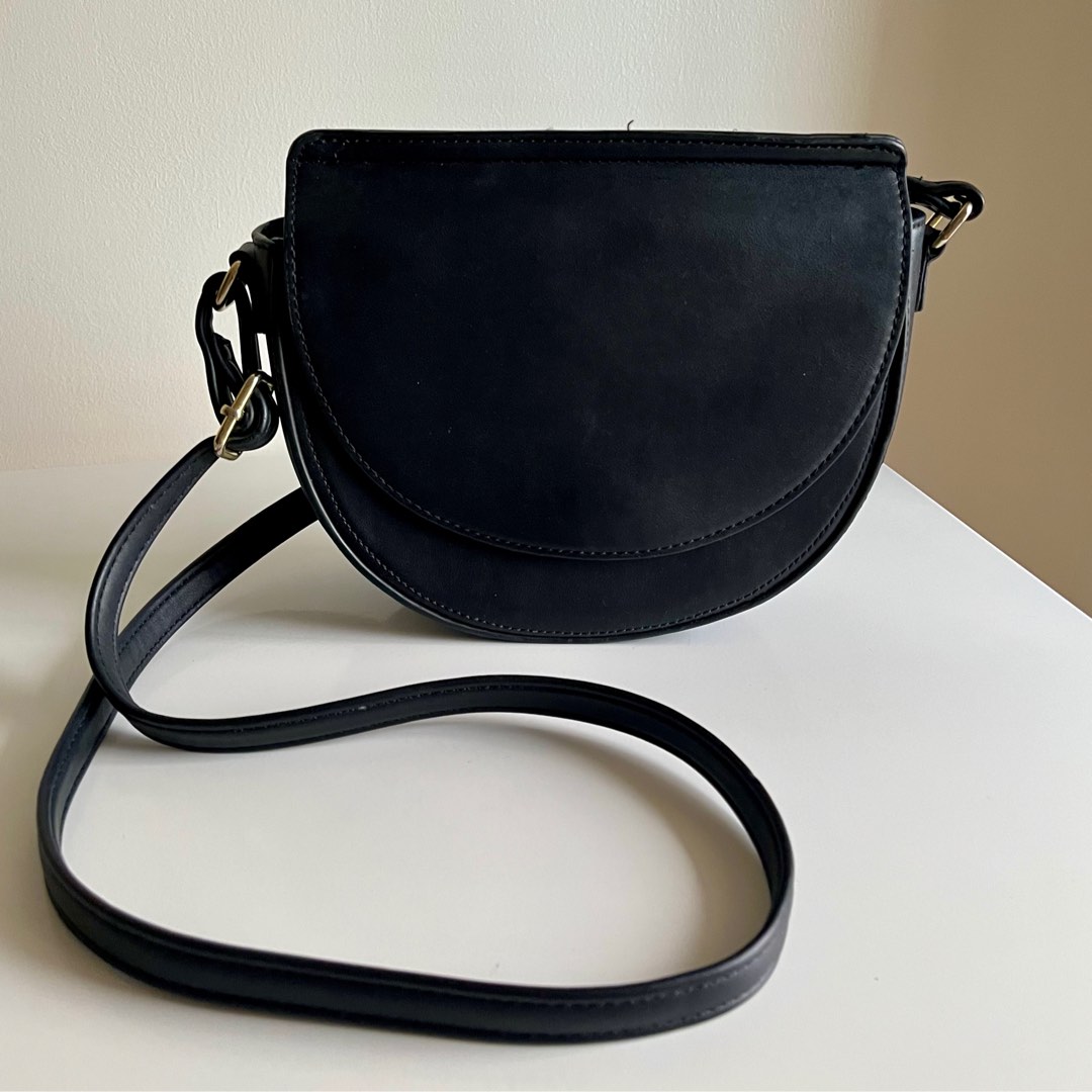 GU Crossbody Bag Plain Black, Women's Fashion, Bags & Wallets, Cross ...