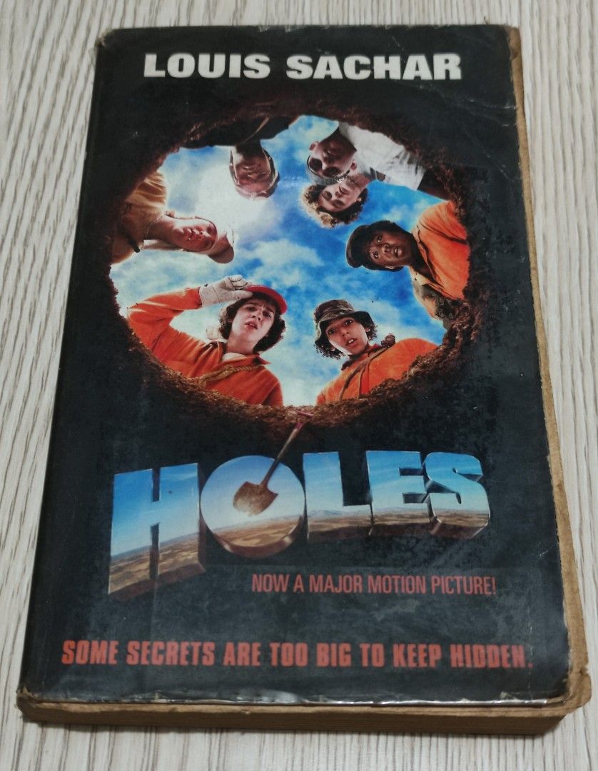 Holes by Louis Sachar, Hobbies & Toys, Books & Magazines, Fiction & Non ...
