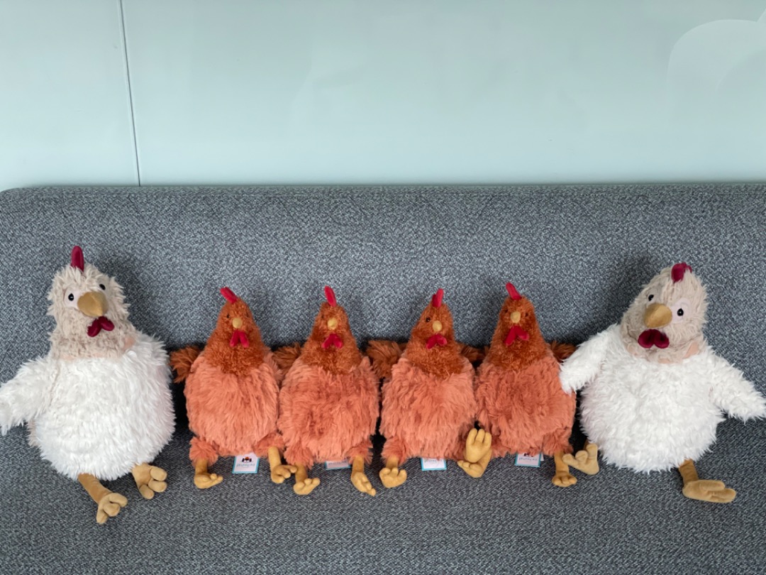 Jellycat Cecile Chicken & Whitney Chicken, 興趣及遊戲, 玩具 & 遊戲類 - Carousell