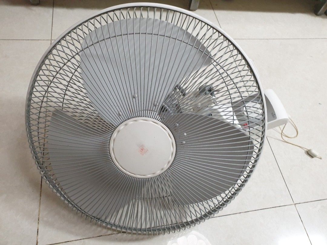 KDK Wall Fan 40cm diameter Good Condition wall panels fan Beat deal $30 ...