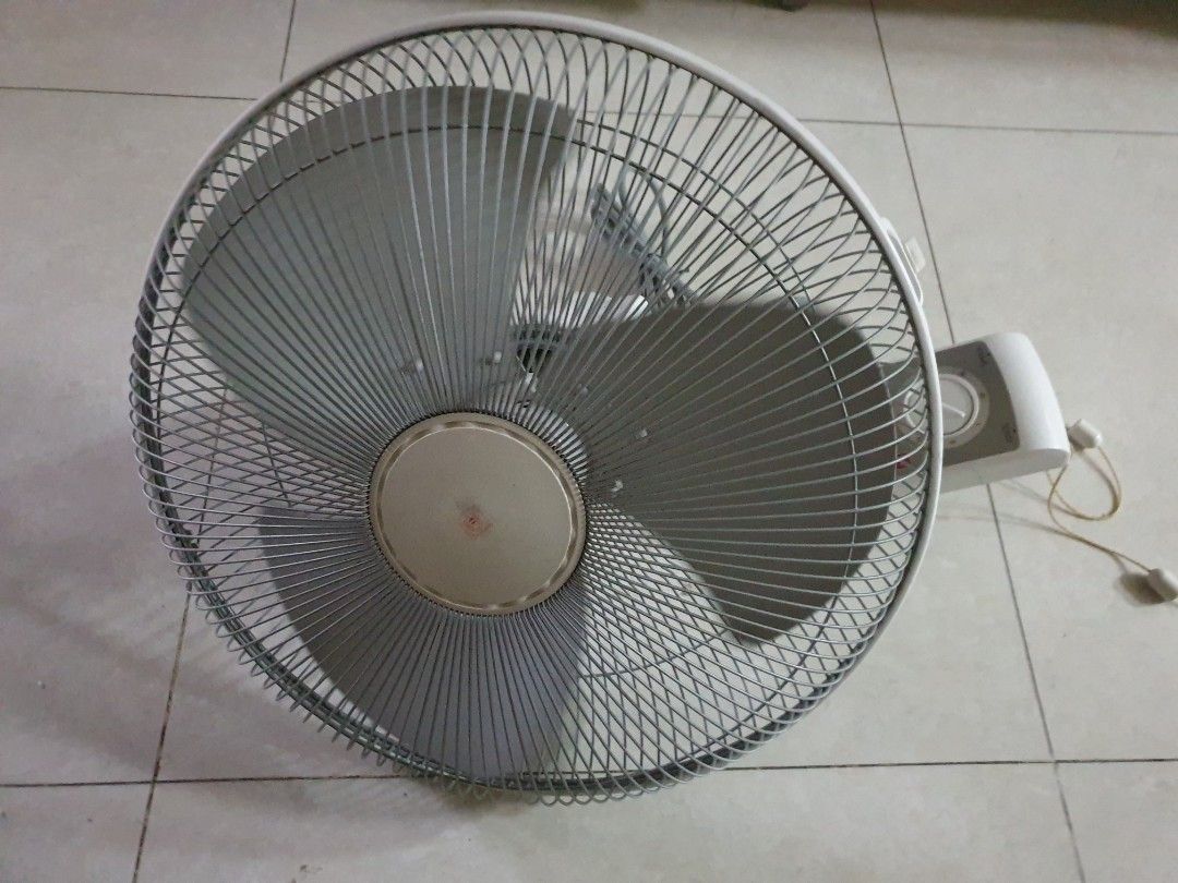 KDK Wall Fan 40cm diameter Good Condition wall panels fan Beat deal $30 ...
