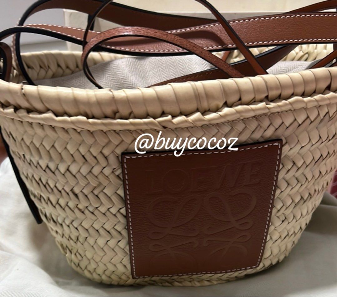 Loewe Drawstring bucket bag in palm leaf and calfskin, Women's Fashion ...