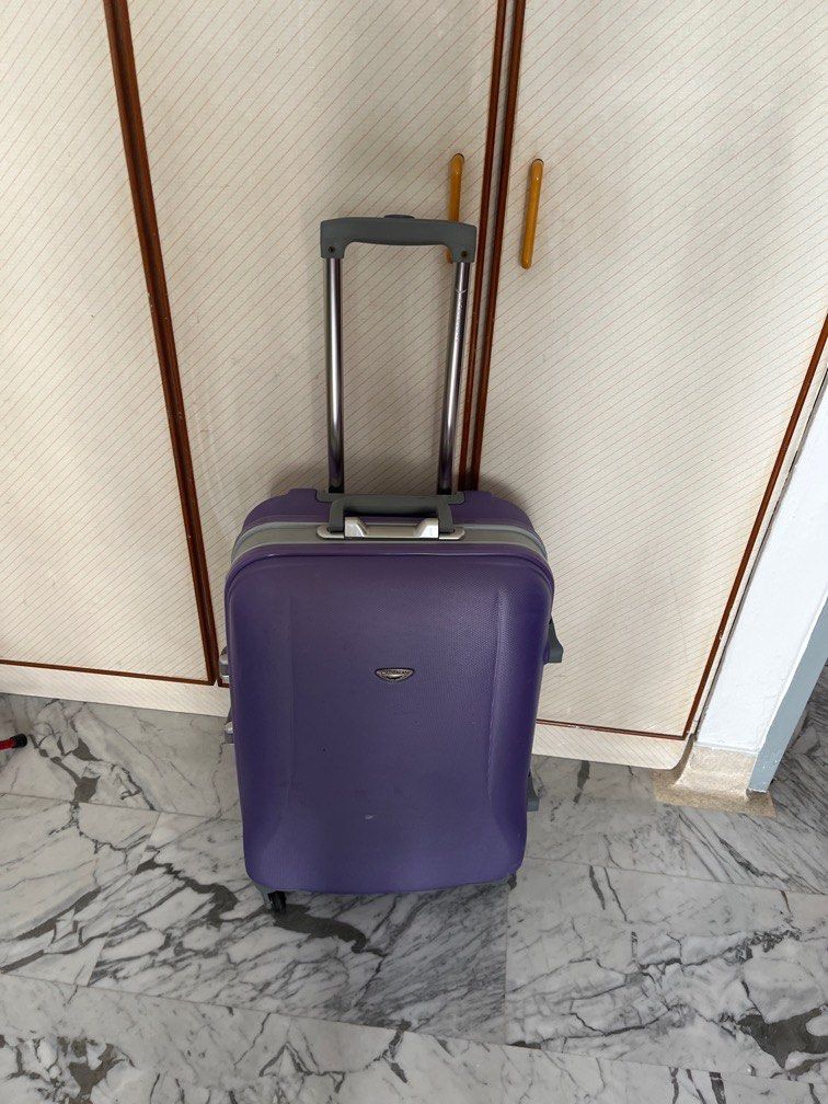 Luggage (unable close tight/lock), Hobbies & Toys, Travel, Luggage on ... Luggage (unable close tight/lock), Hobbies & Toys, Travel, Luggage on ...