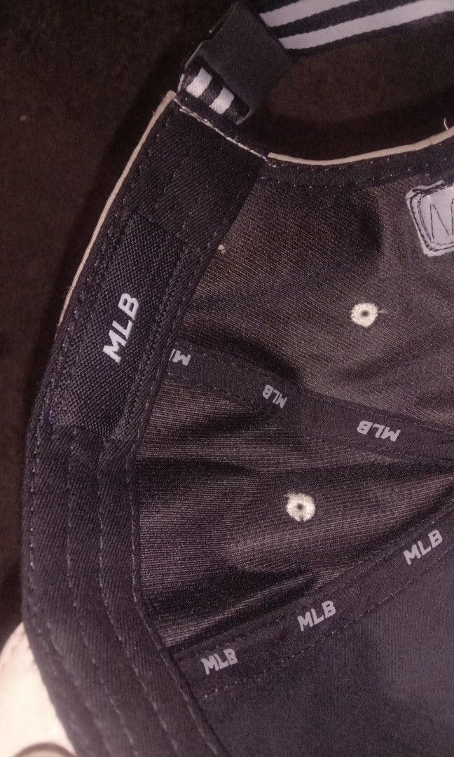 MLB Caps Logo Metalic, Fesyen Pria, Aksesoris, Topi di Carousell