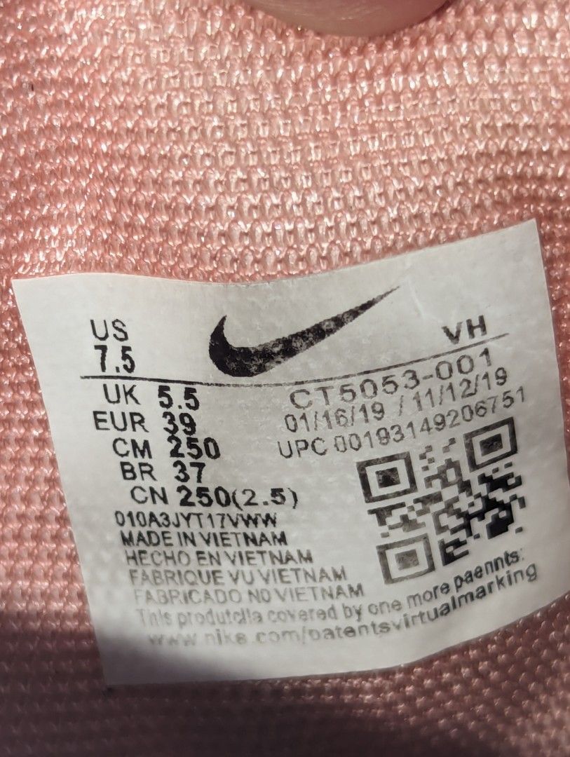 Nike sb dunk low pink, Women's Fashion, Footwear, Sneakers on Carousell