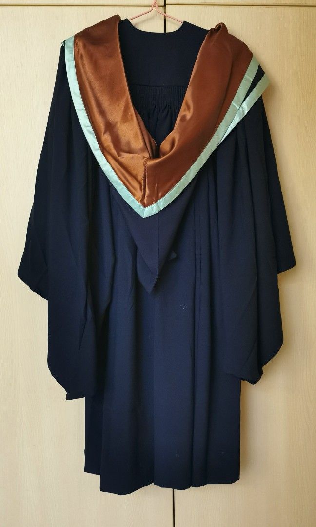 NTU graduation gown with mortarboard bachelors in fine arts, Women's ...