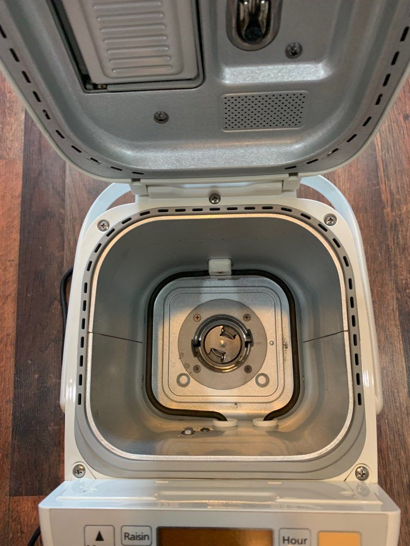 Panasonic Home Baker SD-P104, TV & Home Appliances, Kitchen Appliances, Cookers on Carousell