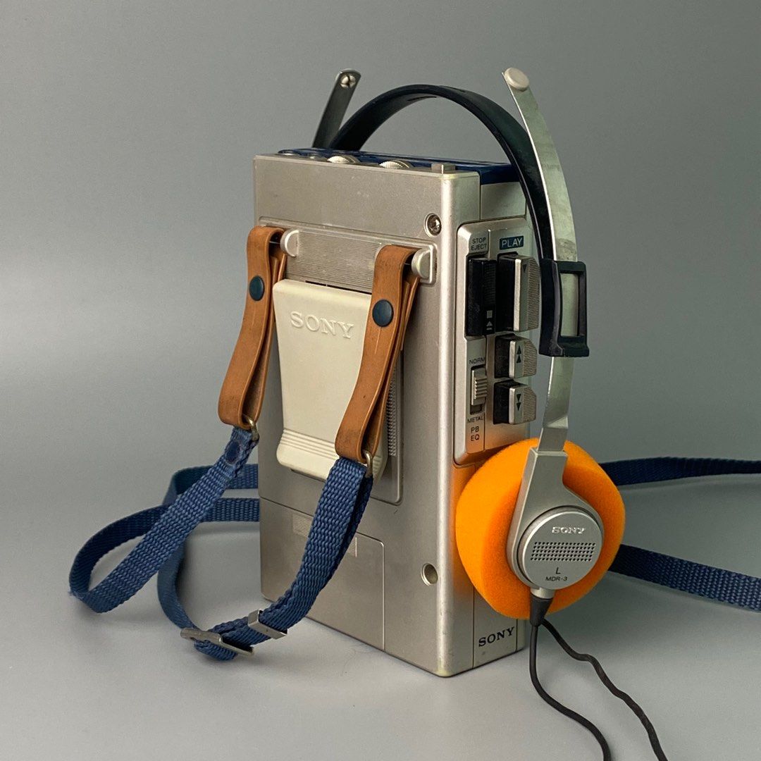 RARE Sony walkman fm stereo f1 (1984) plus Vintage Sony headphones MDR ...