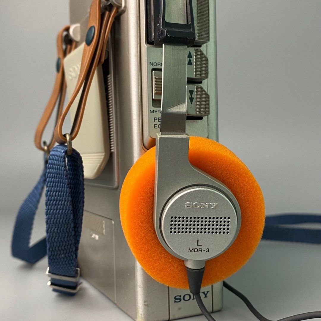 RARE Sony walkman fm stereo f1 (1984) plus Vintage Sony headphones MDR ...