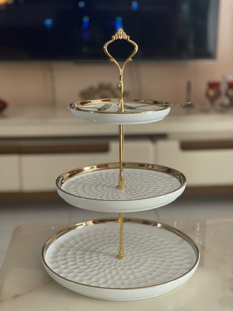 [Rent] 3-tier / 2-tier Ceramic Cupcake Stand in White and Gold ...