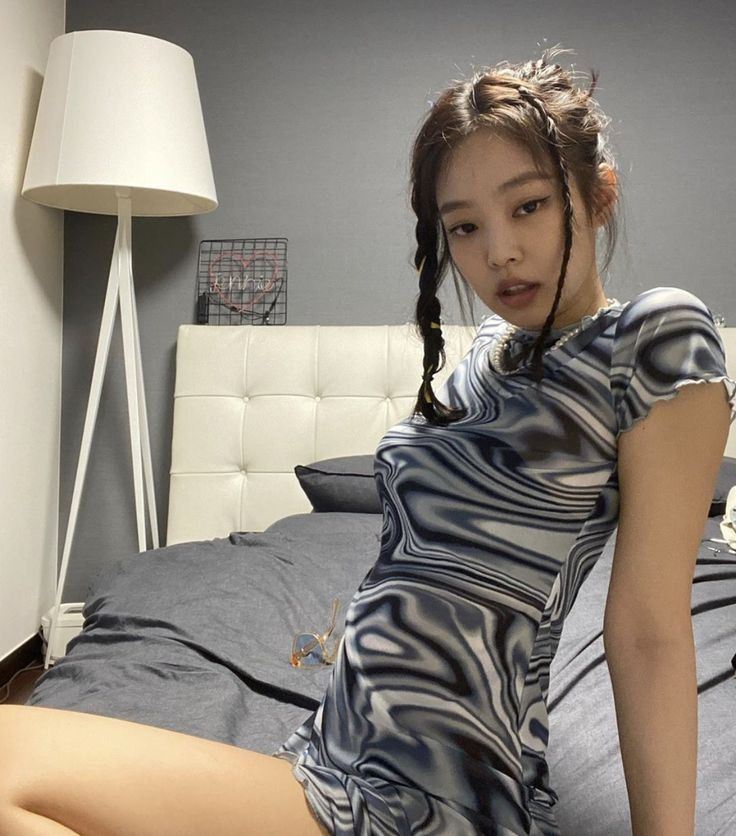 SOLADO Blackpink Jennie Kim Y2K Blue Black Swirl Ripple Marble Print High Neck Slim-Fit Short ...