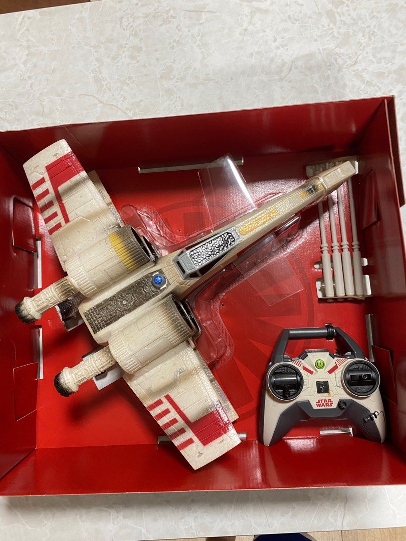 STAR WARS Air Hogs 星球大戰X- Wing遙控星際戰機, 興趣及遊戲, 玩具 & 遊戲類 - Carousell