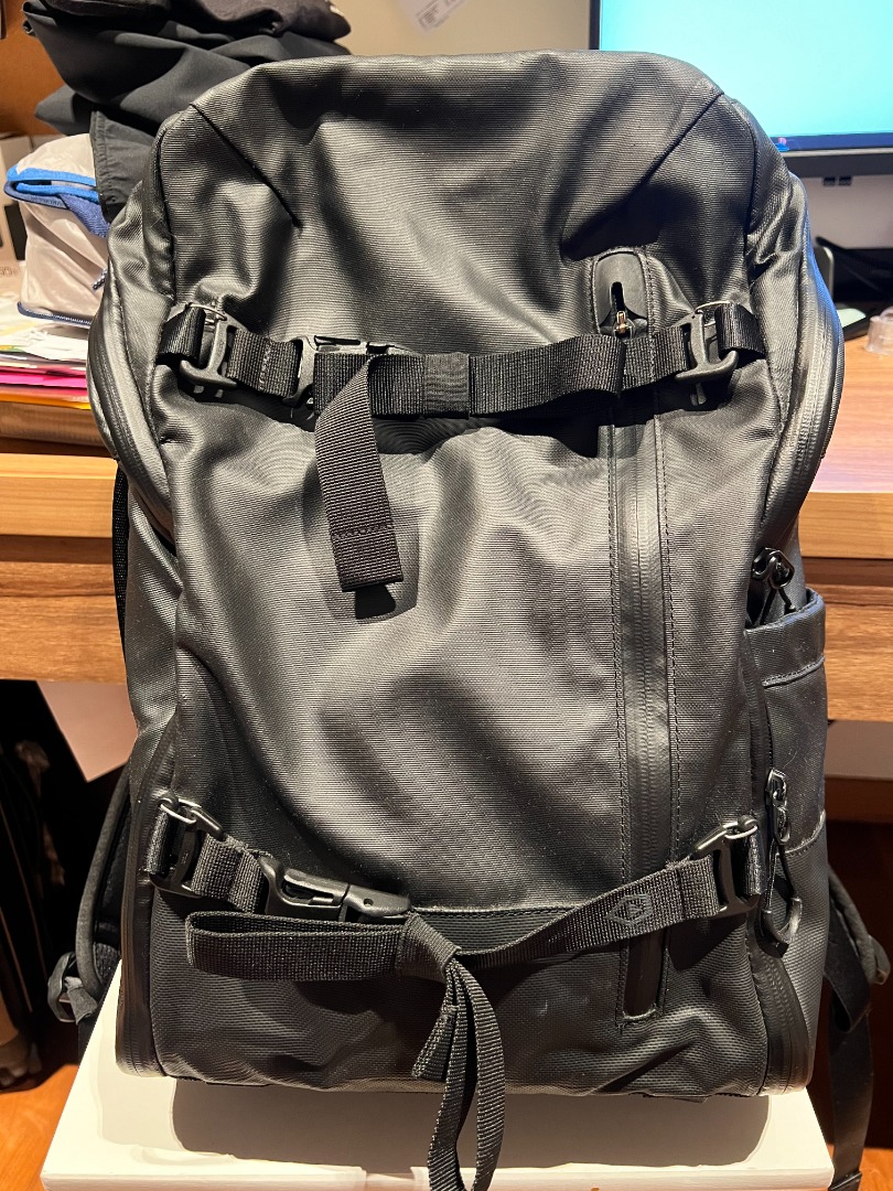 Wandrd Duo camera bag 20L (well used), Photography, Photography ...
