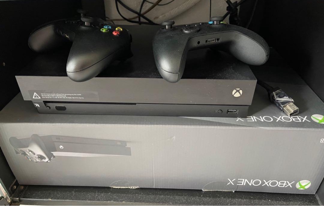 Xbox gaming console with driving wheel, Video Gaming, Video Game ...
