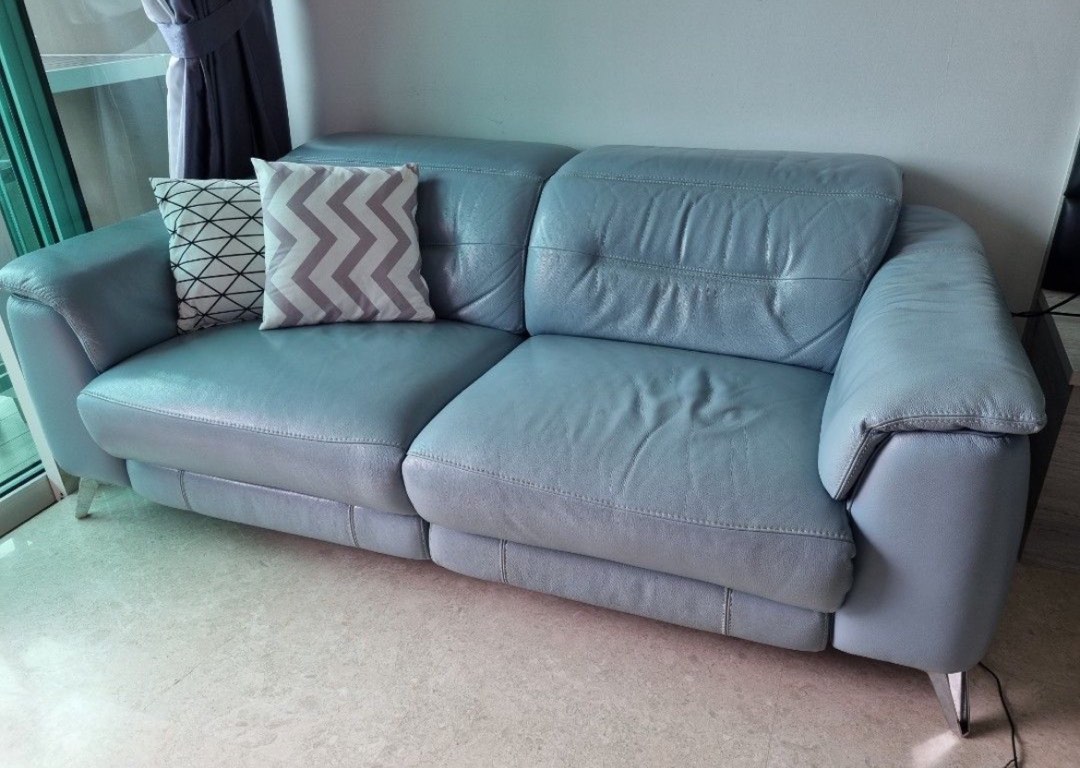 2.5 seater Fully Automated Recliner Sofa, Furniture & Home Living, Furniture, Sofas on Carousell