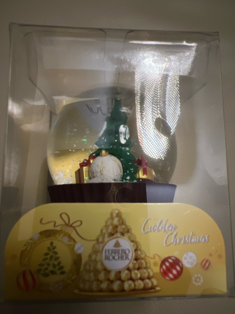 Ferrero Rocher Snow Globe 2023, Hobbies & Toys, Memorabilia ...