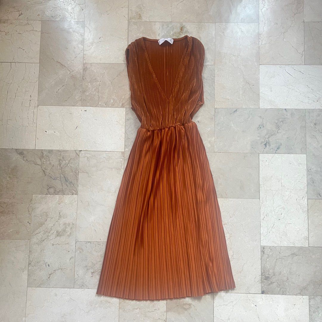 Mango pleated dress, Women's Fashion, Dresses & Sets, Dresses on Carousell