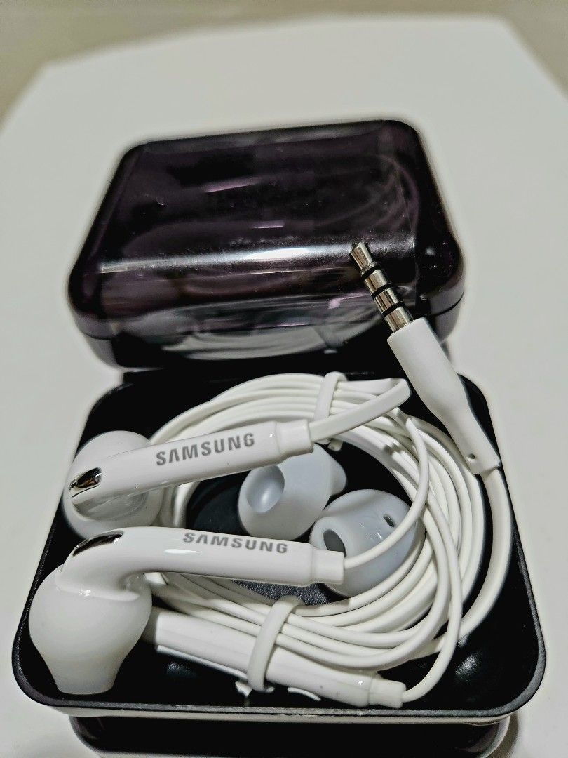 Samsung Earphones & Micro USB Cable, Audio, Earphones on Carousell