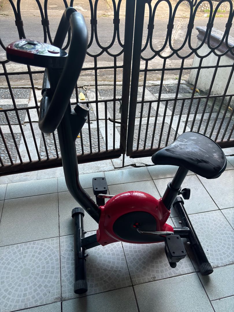 Stationary Bike, Sports Equipment, Exercise & Fitness, Cardio & Fitness Machines on Carousell