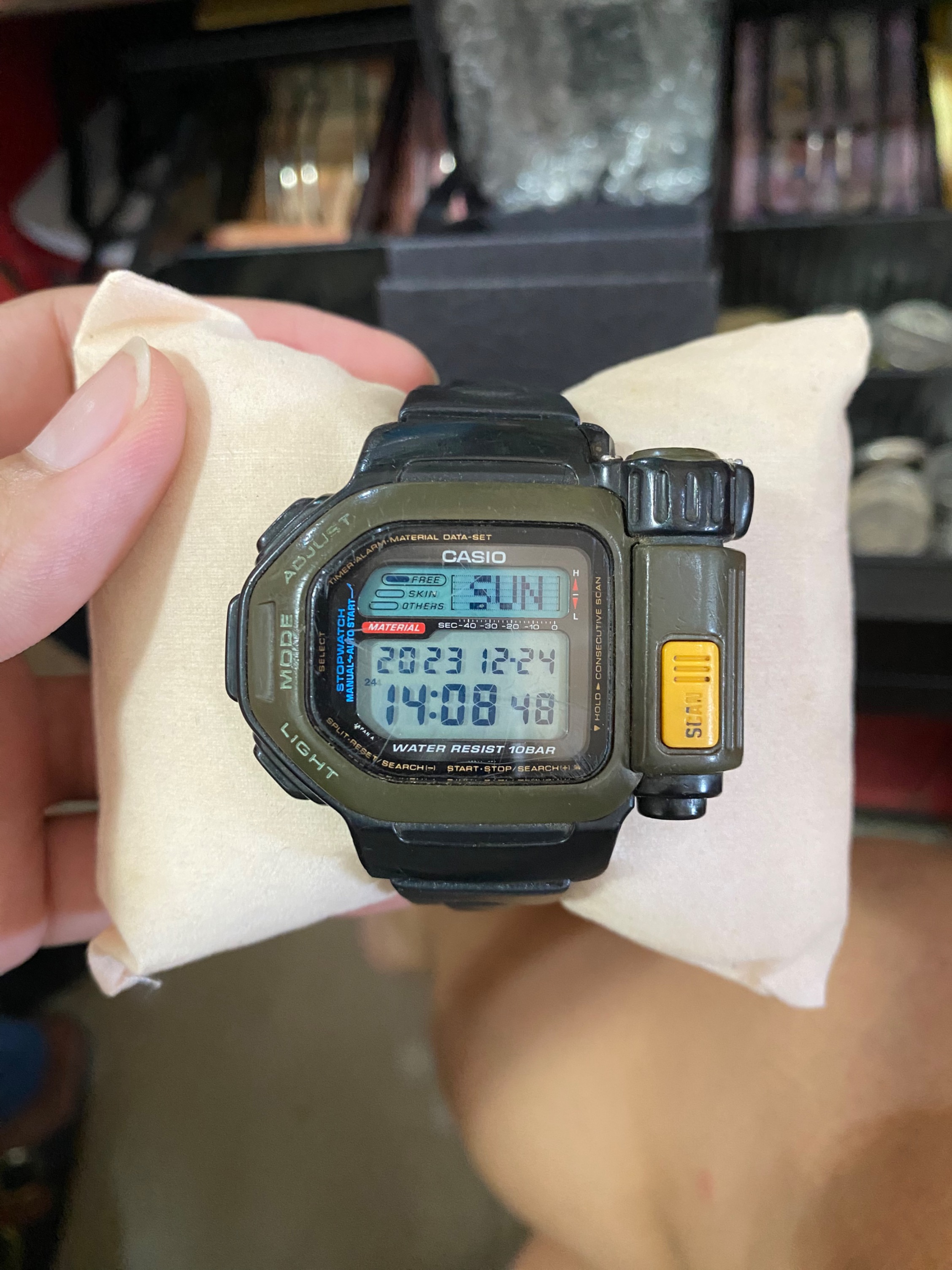 Vintage Casio Thermo Scanner TSR-100, Luxury, Watches on Carousell