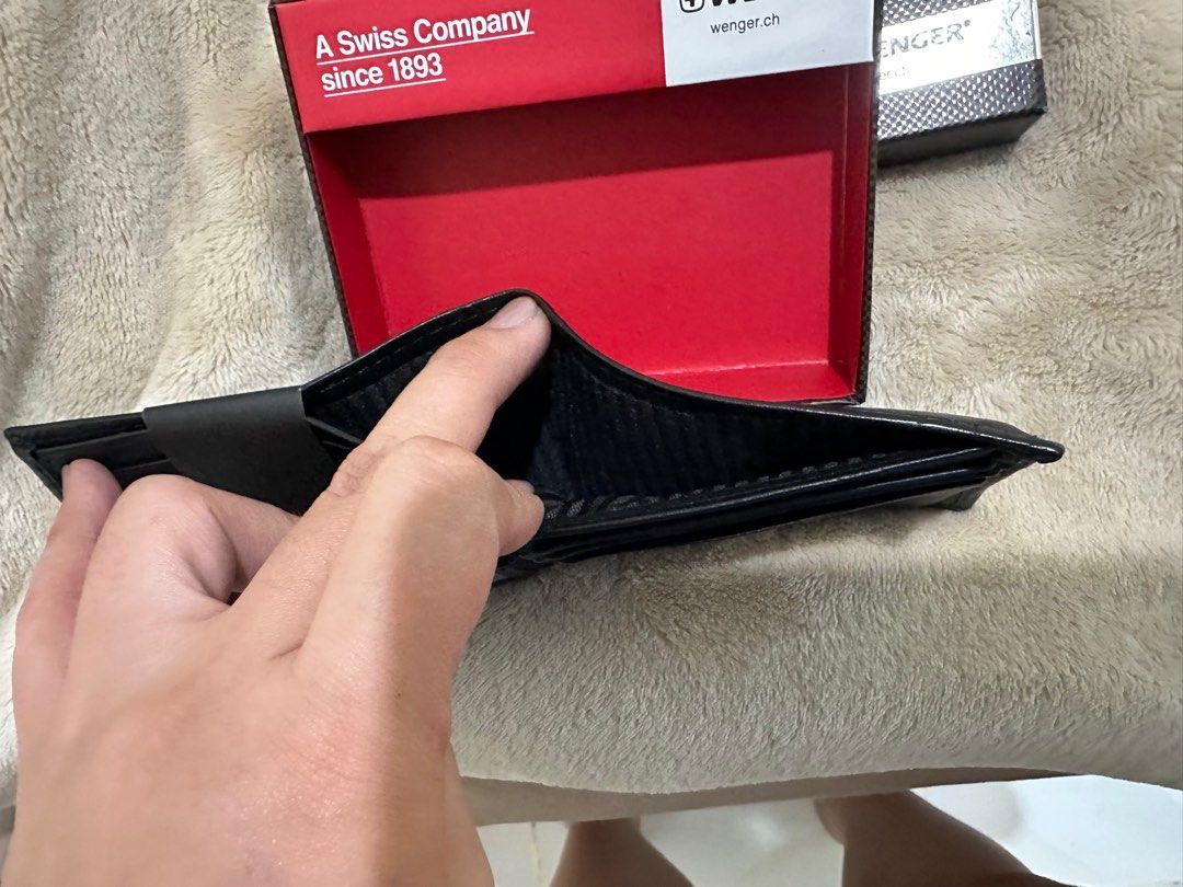 Wenger Bifold Wallet with RFID Protection, Men's Fashion, Watches ...